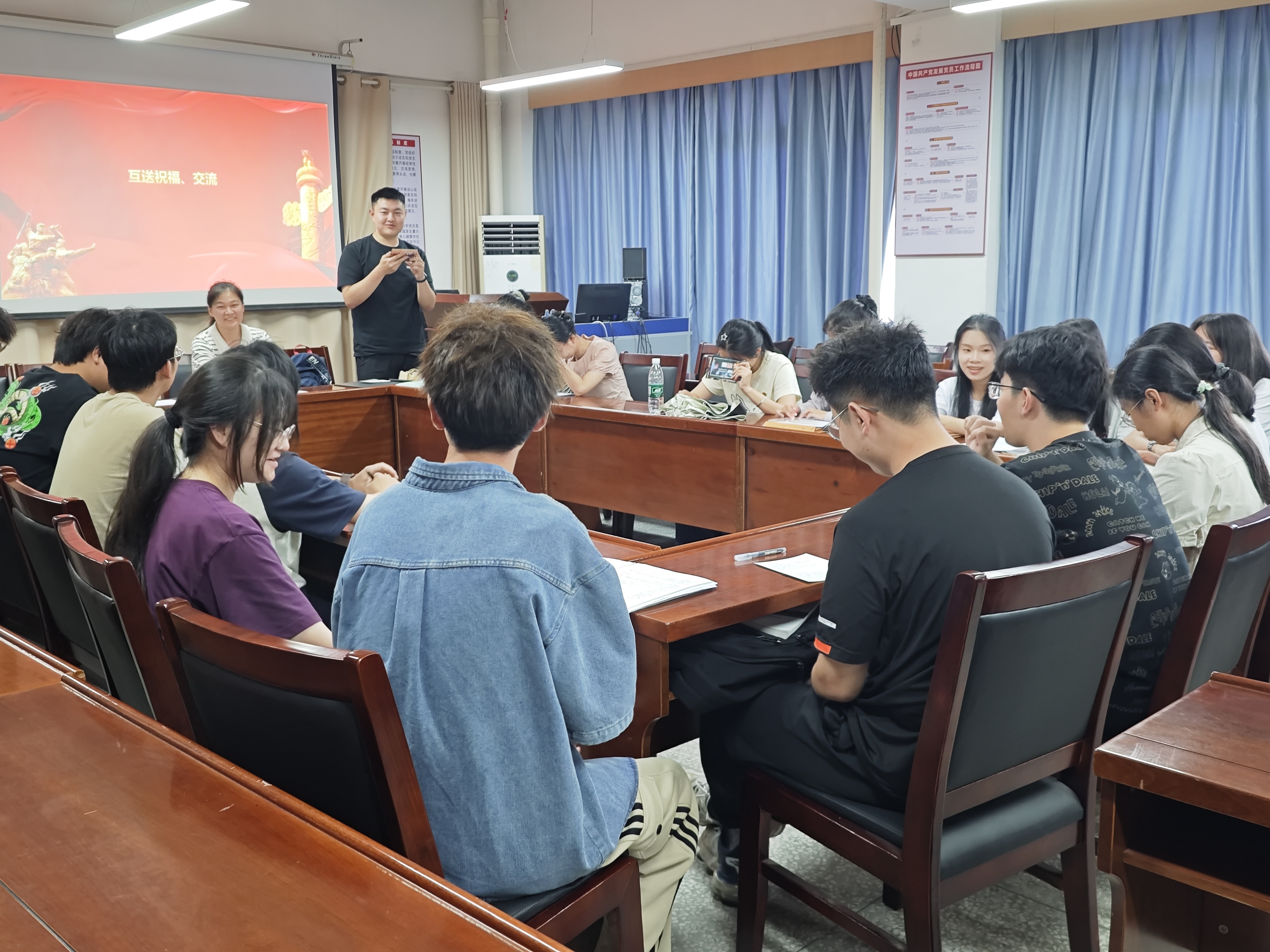 水资源与环境工程学院环境工程专业学生党支部开展 "聚能环·启航新征程"主题党日活动